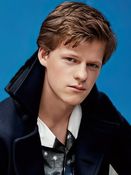 Lucas Hedges bio, età, altezza, filmografia, partner, percorso di ...